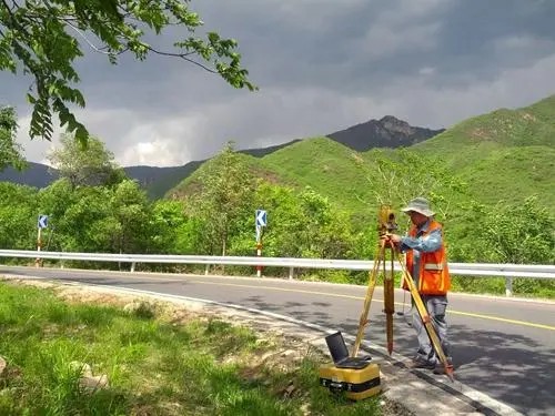 RTK测量仪:为什么它是现代工程必备_北斗产业资讯平台-千寻位置